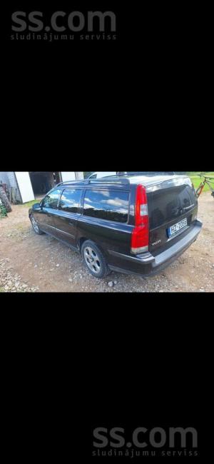Melns Volvo V70 2004 Ogre, ar dzinēja tilpumu 2.40 L un nobraukumu 370 tūkst. km par 1300 €, foto 3 vietnē AUTOMOTO.COM.LV