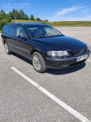 Black Volvo V70 2004 in Valmiera, with an engine capacity of 2.40 L and mileage of 348 thousand km for 2125 €, photo  on AUTOMOTO.COM.LV