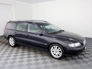 Melns Volvo V70 2004 Tallina, ar dzinēja tilpumu 2.40 L un nobraukumu 354 tūkst. km par 1499 €, foto  vietnē AUTOMOTO.COM.LV