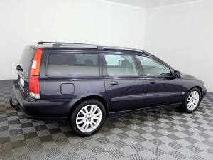 Melns Volvo V70 2004 Tallina, ar dzinēja tilpumu 2.40 L un nobraukumu 354 tūkst. km par 1499 €, foto 4 vietnē AUTOMOTO.COM.LV