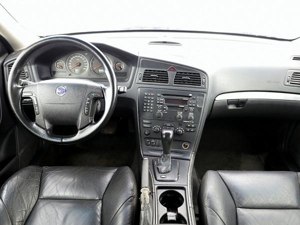 Melns Volvo V70 2004 Tallina, ar dzinēja tilpumu 2.40 L un nobraukumu 354 tūkst. km par 1499 €, foto 5 vietnē AUTOMOTO.COM.LV