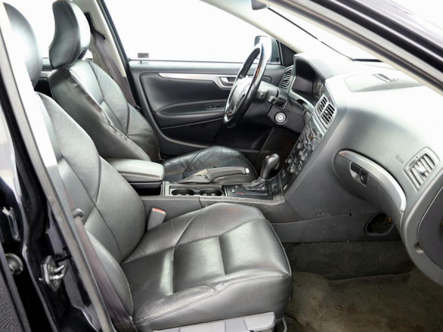 Melns Volvo V70 2004 Tallina, ar dzinēja tilpumu 2.40 L un nobraukumu 354 tūkst. km par 1499 €, foto 7 vietnē AUTOMOTO.COM.LV