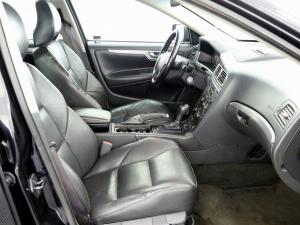 Melns Volvo V70 2004 Tallina, ar dzinēja tilpumu 2.40 L un nobraukumu 354 tūkst. km par 1499 €, foto 14 vietnē AUTOMOTO.COM.LV