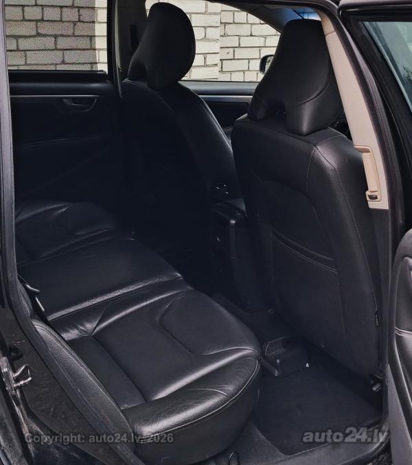 Melns Volvo V70 2004 Paide, ar dzinēja tilpumu 2.40 L un nobraukumu 349 tūkst. km par 3450 €, foto 9 vietnē AUTOMOTO.COM.LV