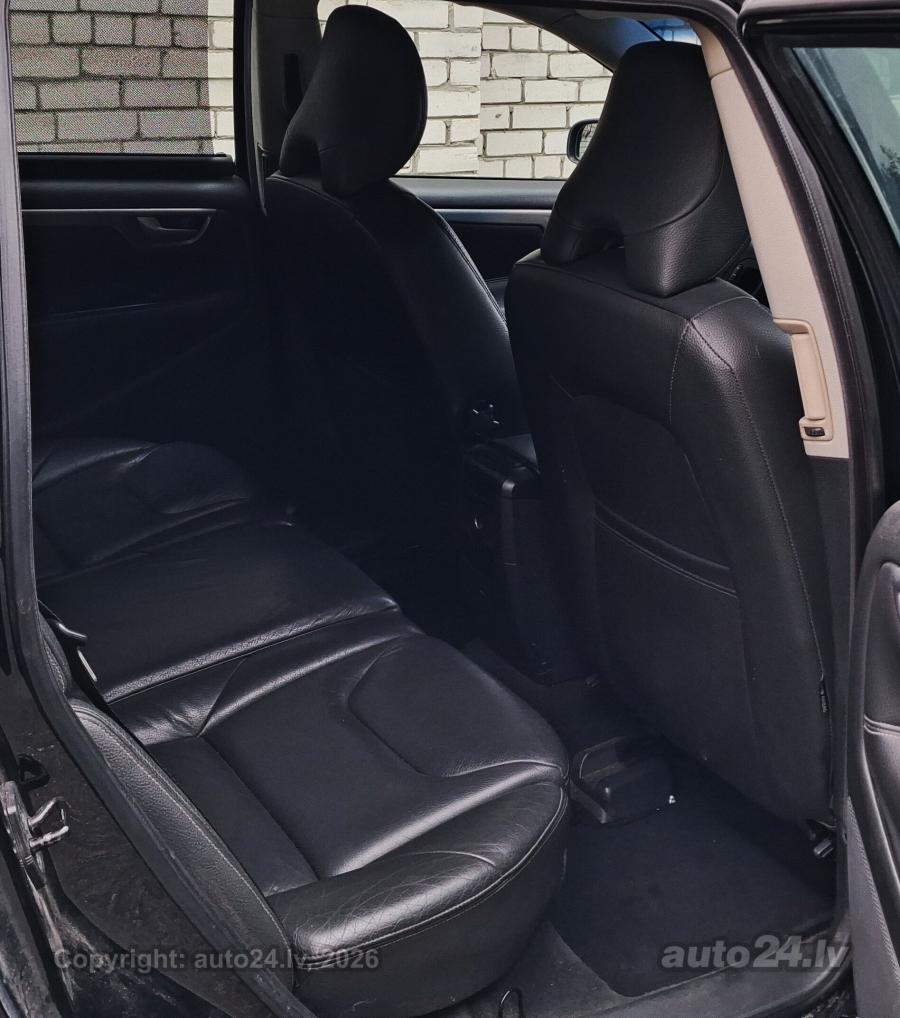Black Volvo V70 2004 in Paide, with an engine capacity of 2.40 L and mileage of 349 thousand km for 3450 €, photo 10 on AUTOMOTO.COM.LV