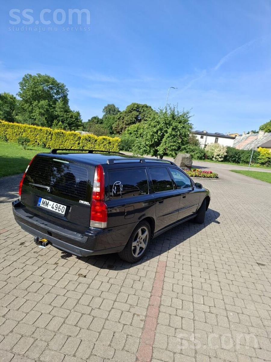 Melns Volvo V70 2004 Liepāja, ar dzinēja tilpumu 2.40 L un nobraukumu 528 tūkst. km par 1450 €, foto 5 vietnē AUTOMOTO.COM.LV