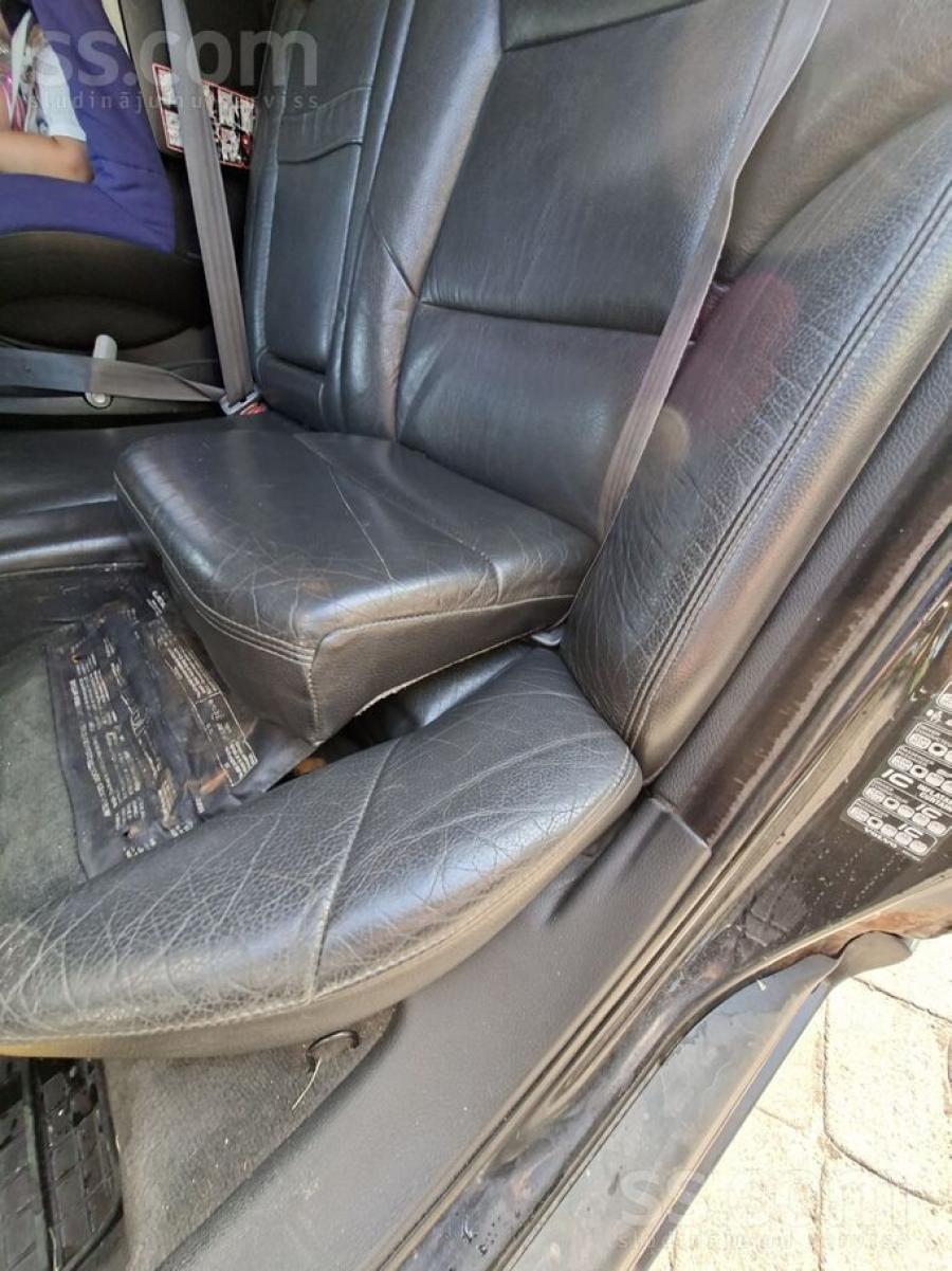 Melns Volvo V70 2004 Liepāja, ar dzinēja tilpumu 2.40 L un nobraukumu 528 tūkst. km par 1450 €, foto 7 vietnē AUTOMOTO.COM.LV