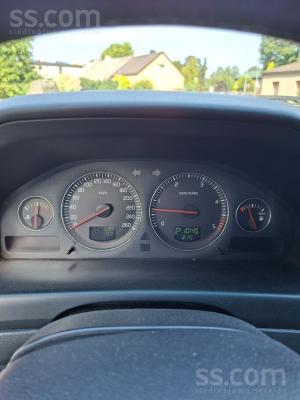 Melns Volvo V70 2004 Liepāja, ar dzinēja tilpumu 2.40 L un nobraukumu 528 tūkst. km par 1450 €, foto 9 vietnē AUTOMOTO.COM.LV