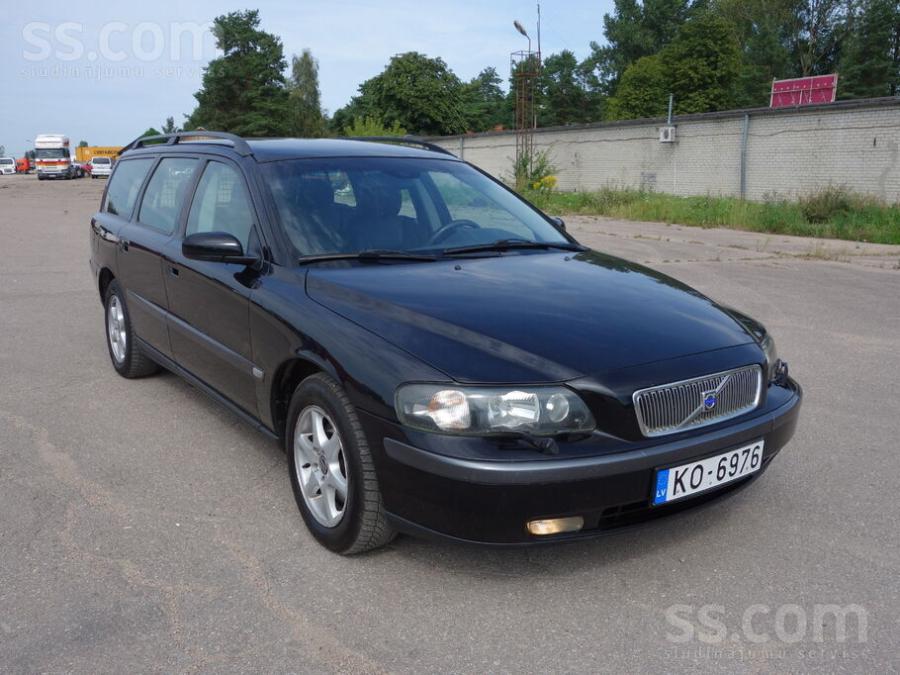 Black Volvo V70 2004 in Riga, with an engine capacity of 2.40 L and mileage of 347 thousand km for 2150 €, photo 3 on AUTOMOTO.COM.LV