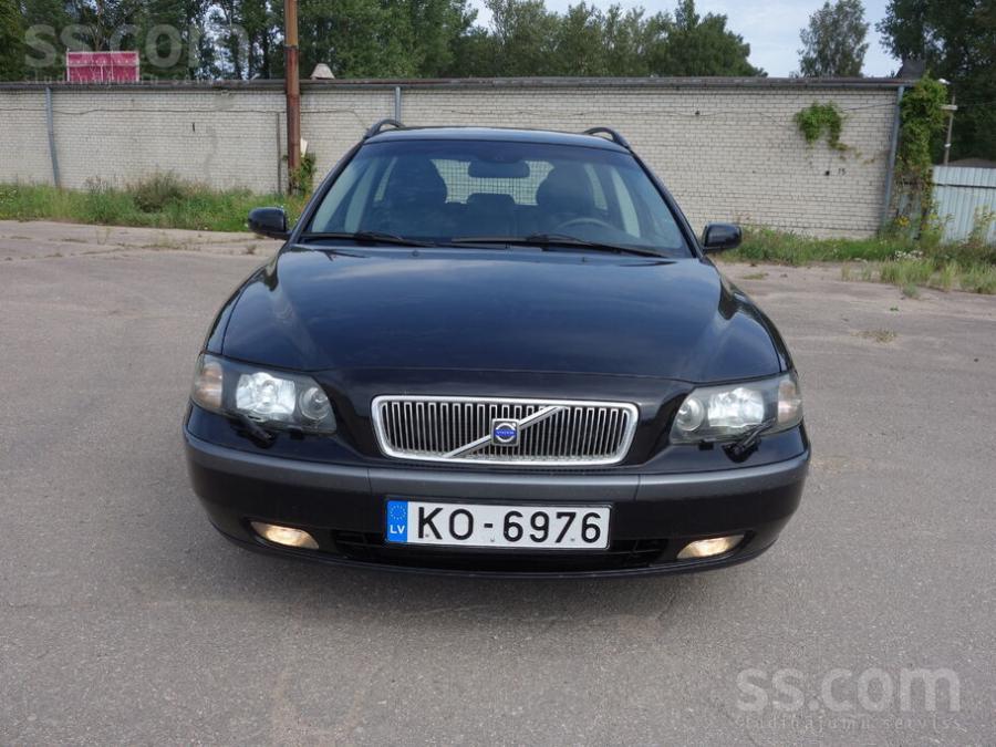 Black Volvo V70 2004 in Riga, with an engine capacity of 2.40 L and mileage of 347 thousand km for 2150 €, photo 4 on AUTOMOTO.COM.LV