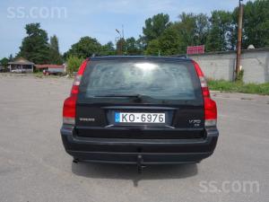 Black Volvo V70 2004 in Riga, with an engine capacity of 2.40 L and mileage of 347 thousand km for 2150 €, photo 5 on AUTOMOTO.COM.LV