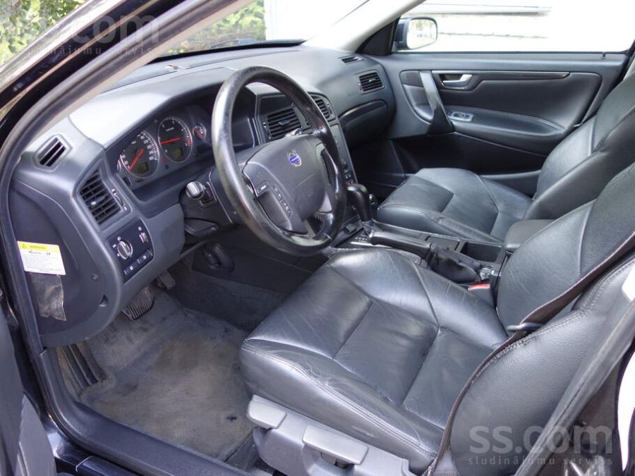 Black Volvo V70 2004 in Riga, with an engine capacity of 2.40 L and mileage of 347 thousand km for 2150 €, photo 7 on AUTOMOTO.COM.LV