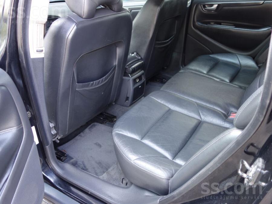 Black Volvo V70 2004 in Riga, with an engine capacity of 2.40 L and mileage of 347 thousand km for 2150 €, photo 8 on AUTOMOTO.COM.LV
