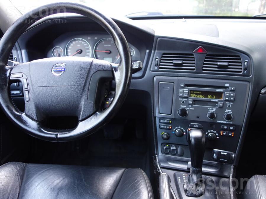 Black Volvo V70 2004 in Riga, with an engine capacity of 2.40 L and mileage of 347 thousand km for 2150 €, photo 9 on AUTOMOTO.COM.LV
