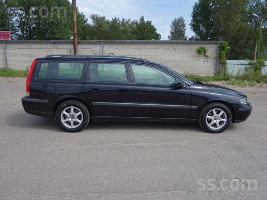 Black Volvo V70 2004 in Riga, with an engine capacity of 2.40 L and mileage of 347 thousand km for 2150 €, photo 12 on AUTOMOTO.COM.LV