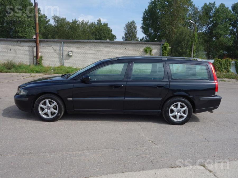 Black Volvo V70 2004 in Riga, with an engine capacity of 2.40 L and mileage of 347 thousand km for 2150 €, photo 13 on AUTOMOTO.COM.LV
