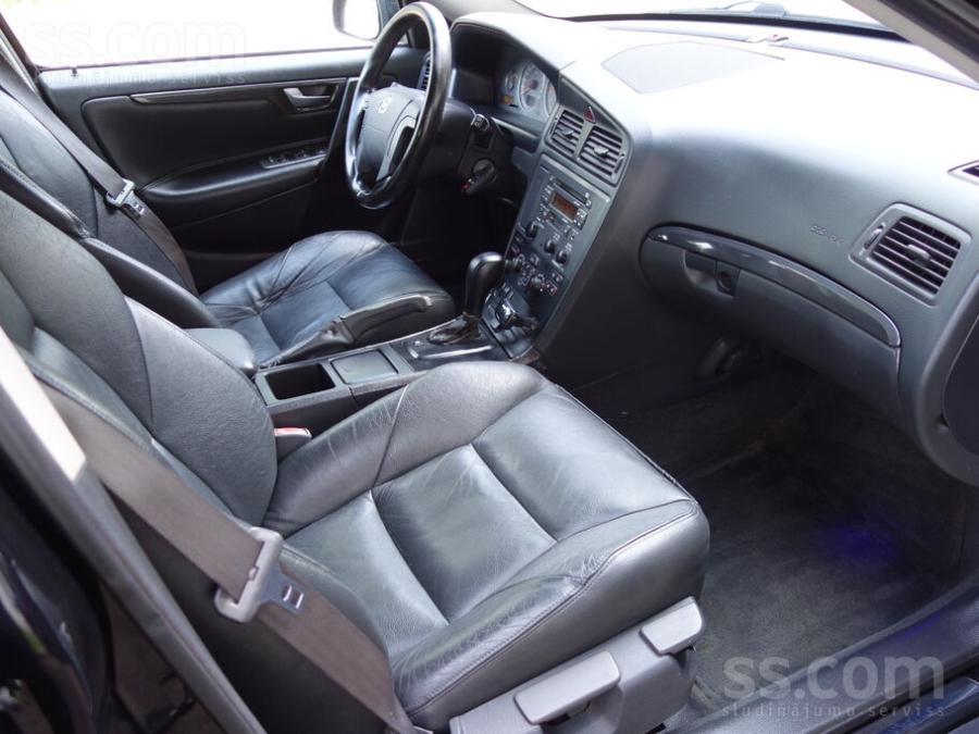 Black Volvo V70 2004 in Riga, with an engine capacity of 2.40 L and mileage of 347 thousand km for 2150 €, photo 19 on AUTOMOTO.COM.LV