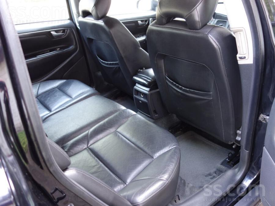 Black Volvo V70 2004 in Riga, with an engine capacity of 2.40 L and mileage of 347 thousand km for 2150 €, photo 20 on AUTOMOTO.COM.LV