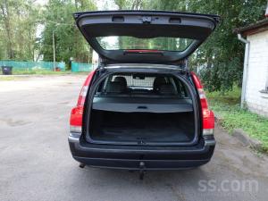Black Volvo V70 2004 in Riga, with an engine capacity of 2.40 L and mileage of 347 thousand km for 2150 €, photo 22 on AUTOMOTO.COM.LV