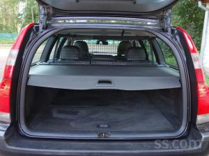 Black Volvo V70 2004 in Riga, with an engine capacity of 2.40 L and mileage of 347 thousand km for 2150 €, photo 23 on AUTOMOTO.COM.LV