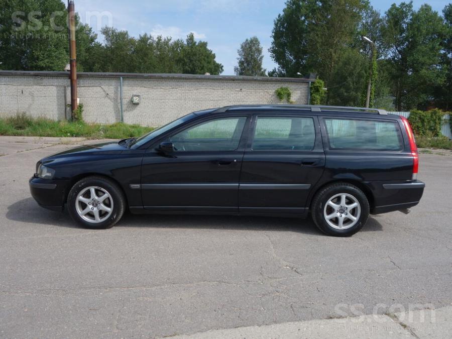 Black Volvo V70 2004 in Riga, with an engine capacity of 2.40 L and mileage of 347 thousand km for 2150 €, photo 26 on AUTOMOTO.COM.LV