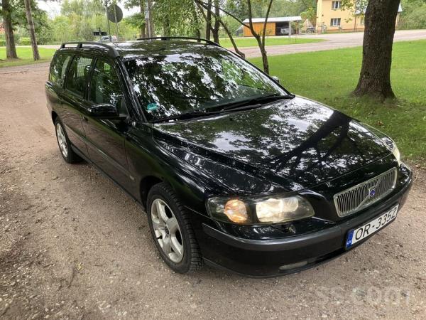 Черный Вольво В70 2004 в Елгава, объемом двигателя 2.40 л и пробегом 407 тыс. км за 2950 €, фото 1 на AUTOMOTO.COM.LV