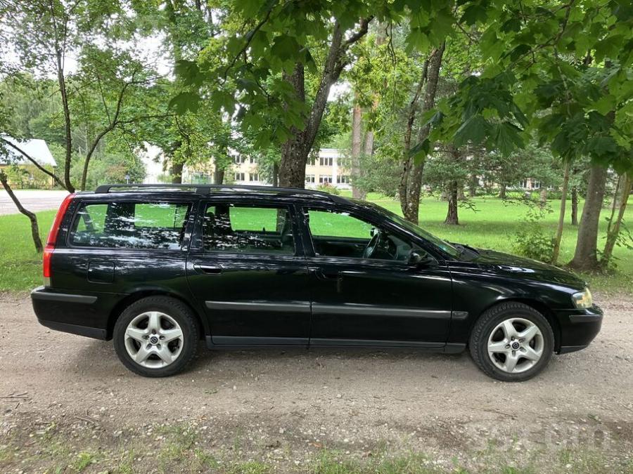 Melns Volvo V70 2004 Jelgava, ar dzinēja tilpumu 2.40 L un nobraukumu 407 tūkst. km par 2950 €, foto 5 vietnē AUTOMOTO.COM.LV
