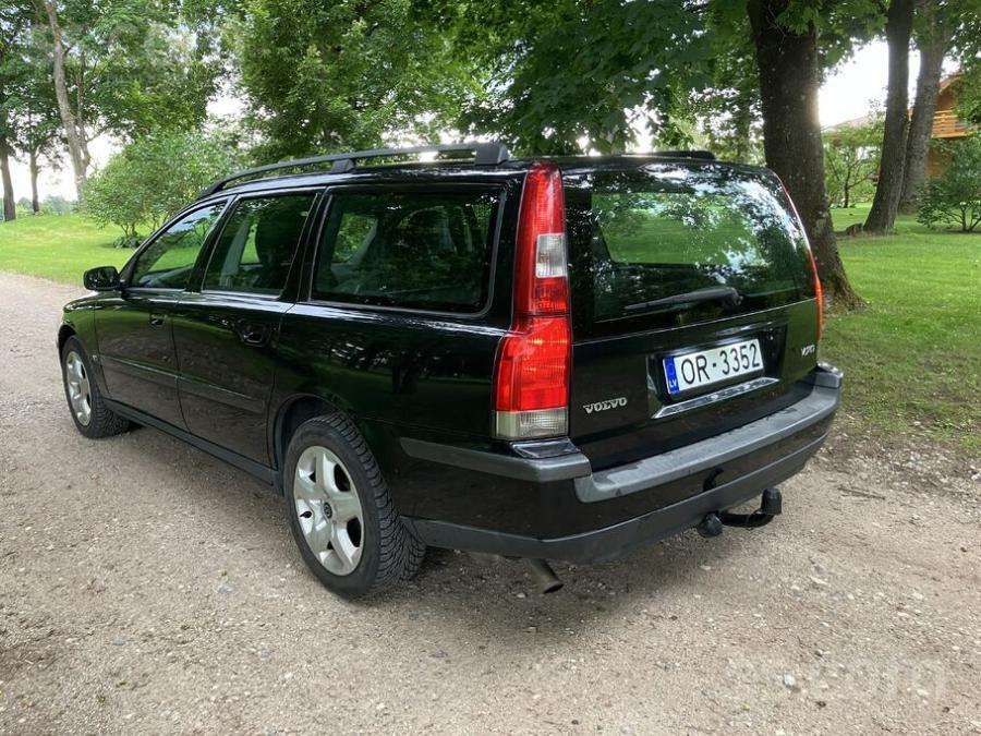 Melns Volvo V70 2004 Jelgava, ar dzinēja tilpumu 2.40 L un nobraukumu 407 tūkst. km par 2950 €, foto 9 vietnē AUTOMOTO.COM.LV