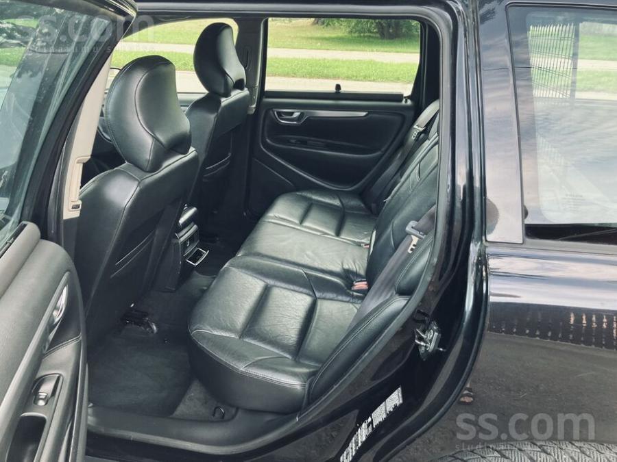 Melns Volvo V70 2004 Jelgava, ar dzinēja tilpumu 2.40 L un nobraukumu 407 tūkst. km par 2950 €, foto 17 vietnē AUTOMOTO.COM.LV