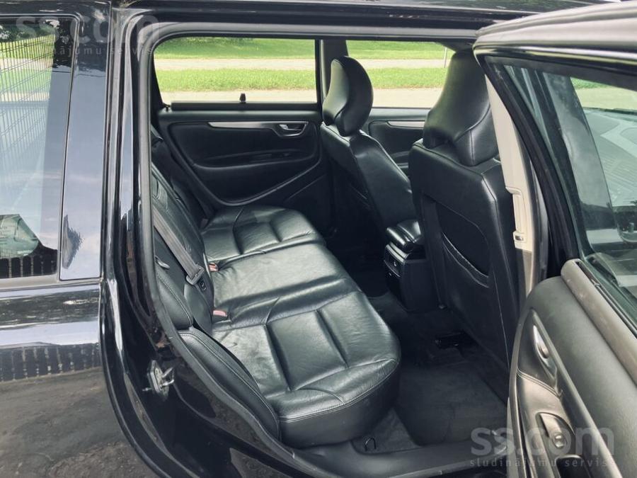 Melns Volvo V70 2004 Jelgava, ar dzinēja tilpumu 2.40 L un nobraukumu 407 tūkst. km par 2950 €, foto 18 vietnē AUTOMOTO.COM.LV