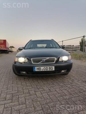 Melns Volvo V70 2004 Jelgava, ar dzinēja tilpumu 2.40 L un nobraukumu 407 tūkst. km par 2950 €, foto 22 vietnē AUTOMOTO.COM.LV