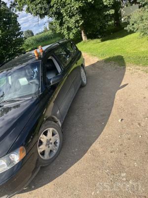 Melns Volvo V70 2004 Cēsis, ar dzinēja tilpumu 2.40 L un nobraukumu 387 tūkst. km par 800 €, foto 4 vietnē AUTOMOTO.COM.LV