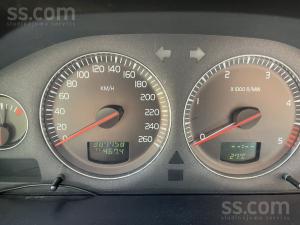 Melns Volvo V70 2004 Cēsis, ar dzinēja tilpumu 2.40 L un nobraukumu 387 tūkst. km par 800 €, foto 9 vietnē AUTOMOTO.COM.LV