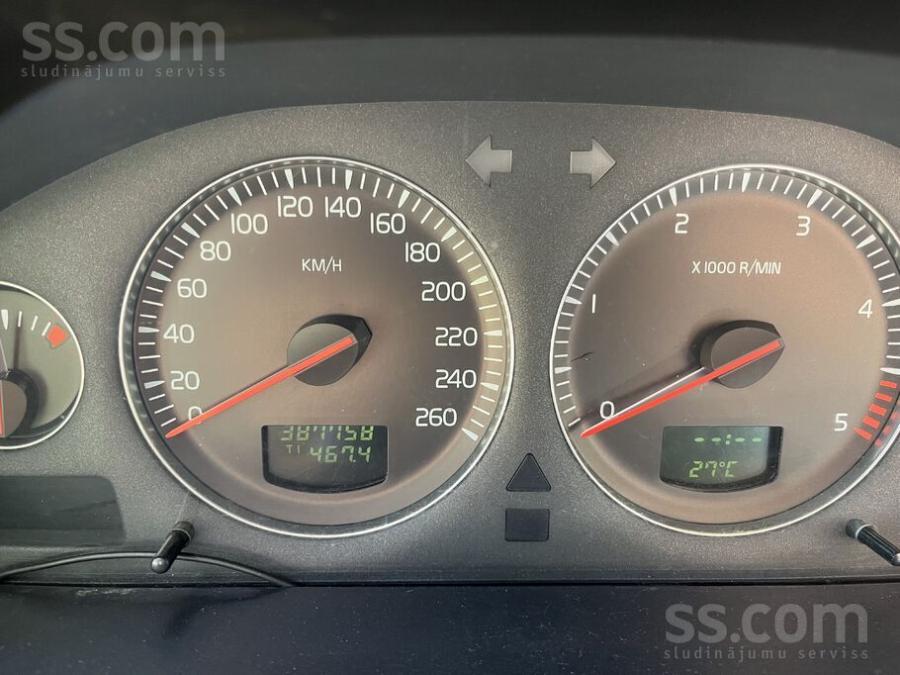 Melns Volvo V70 2004 Cēsis, ar dzinēja tilpumu 2.40 L un nobraukumu 387 tūkst. km par 800 €, foto 9 vietnē AUTOMOTO.COM.LV