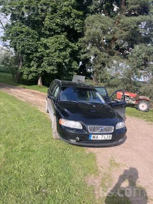Melns Volvo V70 2004 Cēsis, ar dzinēja tilpumu 2.40 L un nobraukumu 387 tūkst. km par 800 €, foto  vietnē AUTOMOTO.COM.LV