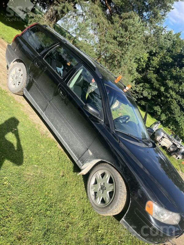 Black Volvo V70 2004 in Cesis, with an engine capacity of 2.40 L and mileage of 387 thousand km for 800 €, photo 3 on AUTOMOTO.COM.LV