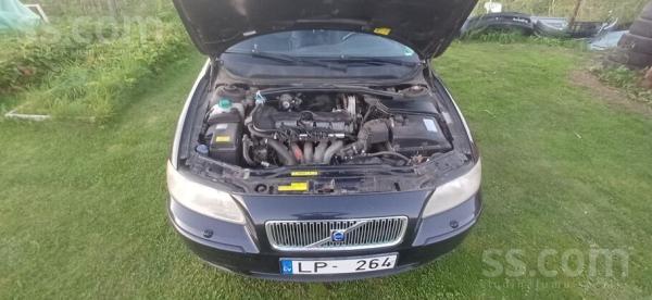 Black Volvo V70 2004 in Riga, with an engine capacity of 2.40 L and mileage of 310 thousand km for 850 €, photo 6 on AUTOMOTO.COM.LV