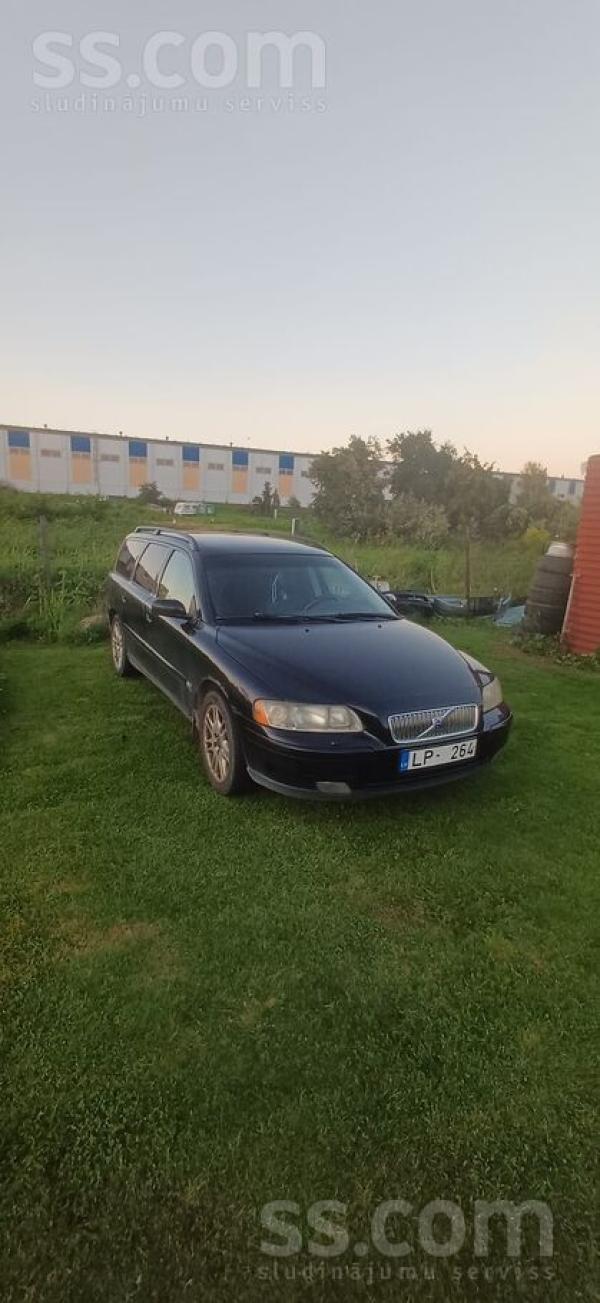 Black Volvo V70 2004 in Riga, with an engine capacity of 2.40 L and mileage of 310 thousand km for 850 €, photo 11 on AUTOMOTO.COM.LV