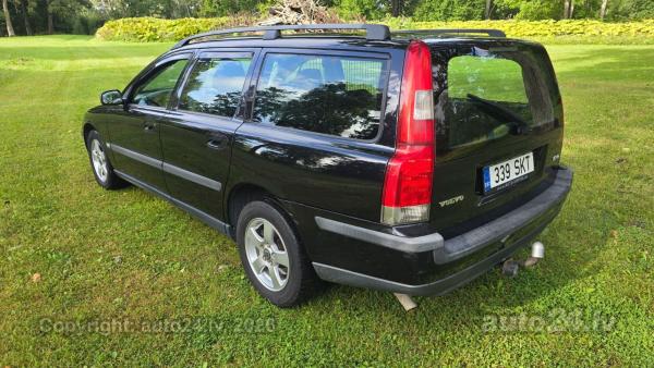 Black Volvo V70 2004 in Tallinn, with an engine capacity of 2.40 L and mileage of 410 thousand km for 1800 €, photo 4 on AUTOMOTO.COM.LV