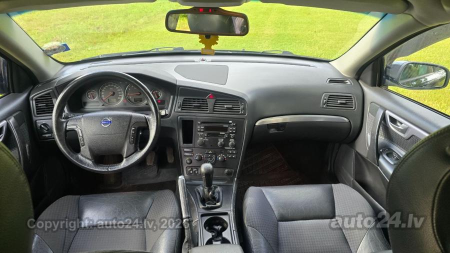 Melns Volvo V70 2004 Tallina, ar dzinēja tilpumu 2.40 L un nobraukumu 410 tūkst. km par 1800 €, foto 8 vietnē AUTOMOTO.COM.LV