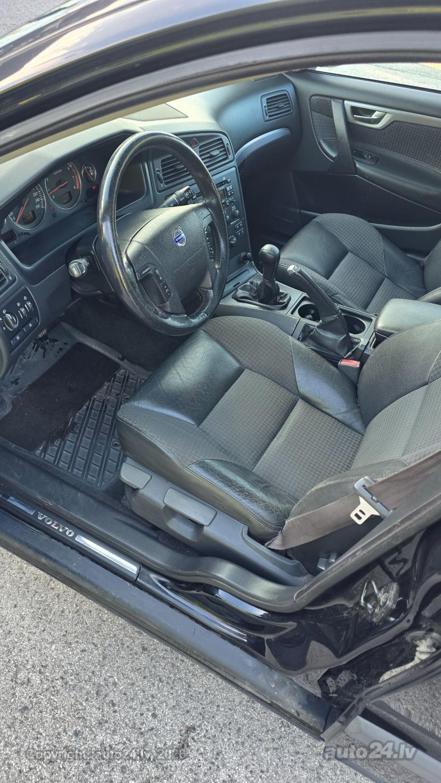 Melns Volvo V70 2004 Tallina, ar dzinēja tilpumu 2.40 L un nobraukumu 410 tūkst. km par 1800 €, foto 10 vietnē AUTOMOTO.COM.LV