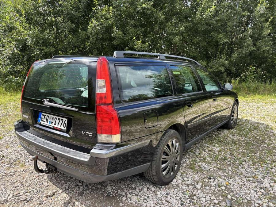 Melns Volvo V70 2004 Viļņa, ar dzinēja tilpumu 2.40 L un nobraukumu 299 tūkst. km par 2600 €, foto 4 vietnē AUTOMOTO.COM.LV