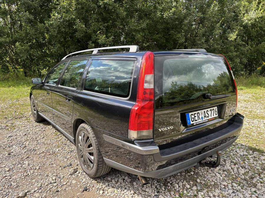 Melns Volvo V70 2004 Viļņa, ar dzinēja tilpumu 2.40 L un nobraukumu 299 tūkst. km par 2600 €, foto 5 vietnē AUTOMOTO.COM.LV