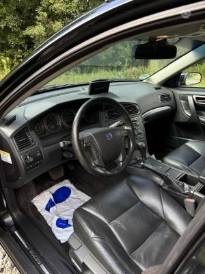 Melns Volvo V70 2004 Viļņa, ar dzinēja tilpumu 2.40 L un nobraukumu 299 tūkst. km par 2600 €, foto 8 vietnē AUTOMOTO.COM.LV