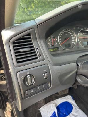 Melns Volvo V70 2004 Viļņa, ar dzinēja tilpumu 2.40 L un nobraukumu 299 tūkst. km par 2600 €, foto 12 vietnē AUTOMOTO.COM.LV