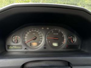 Melns Volvo V70 2004 Viļņa, ar dzinēja tilpumu 2.40 L un nobraukumu 299 tūkst. km par 2600 €, foto 13 vietnē AUTOMOTO.COM.LV