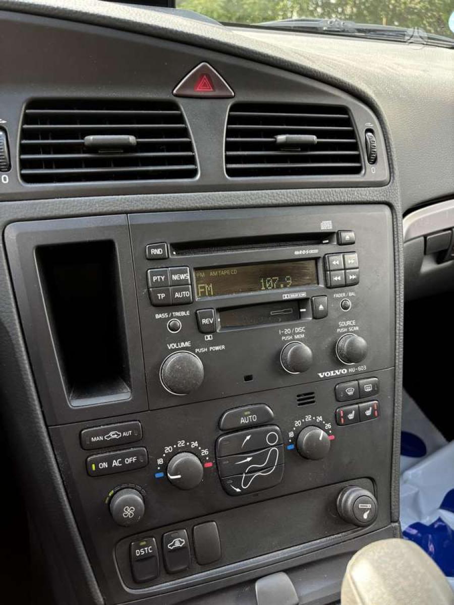 Melns Volvo V70 2004 Viļņa, ar dzinēja tilpumu 2.40 L un nobraukumu 299 tūkst. km par 2600 €, foto 14 vietnē AUTOMOTO.COM.LV
