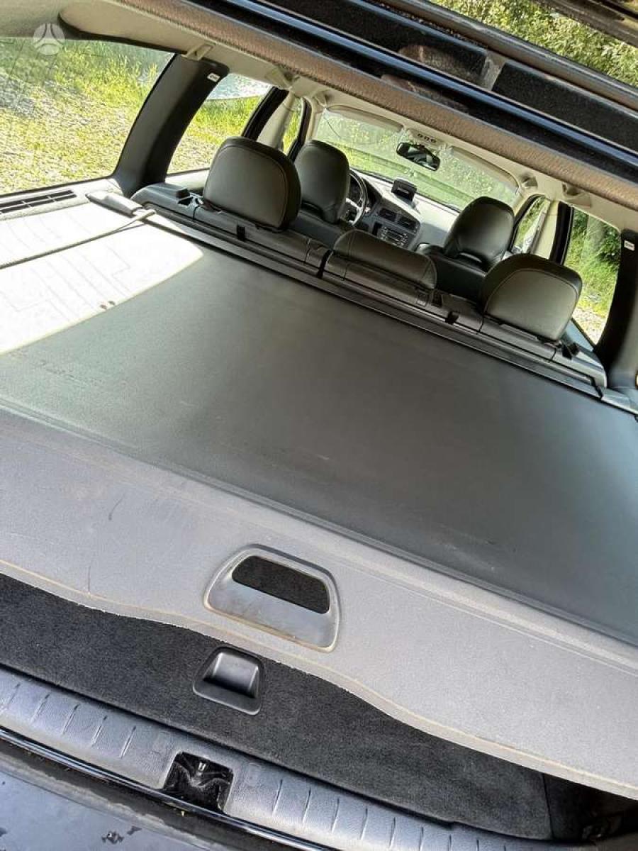Melns Volvo V70 2004 Viļņa, ar dzinēja tilpumu 2.40 L un nobraukumu 299 tūkst. km par 2600 €, foto 18 vietnē AUTOMOTO.COM.LV