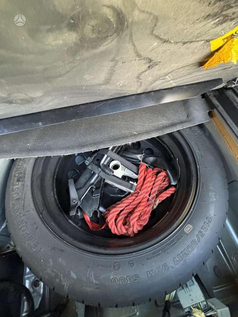 Melns Volvo V70 2004 Viļņa, ar dzinēja tilpumu 2.40 L un nobraukumu 299 tūkst. km par 2600 €, foto 19 vietnē AUTOMOTO.COM.LV