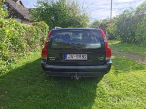 Black Volvo V70 2004 in Riga, with an engine capacity of 2.40 L and mileage of 388 thousand km for 1100 €, photo 5 on AUTOMOTO.COM.LV